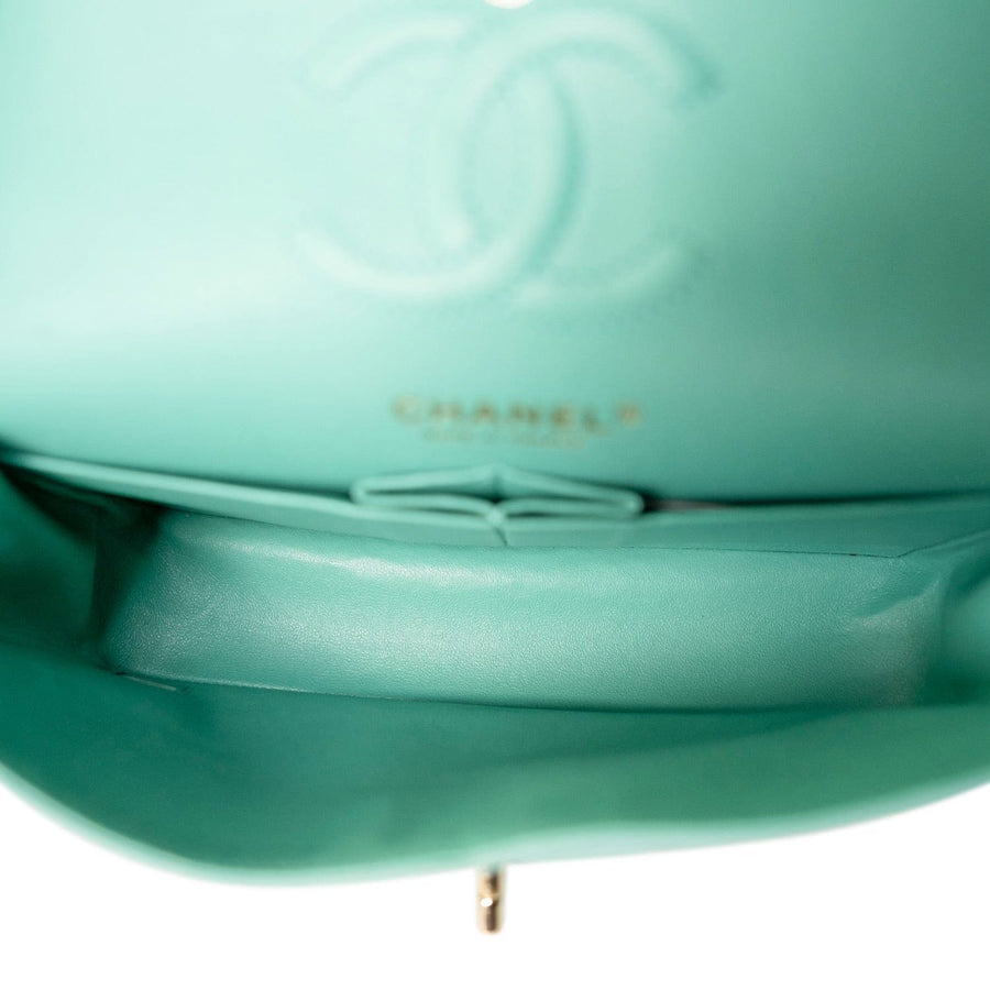 Tiffany Blue Caviar Chevron Quilted Classic Flap Small LGHW – REDELUXE