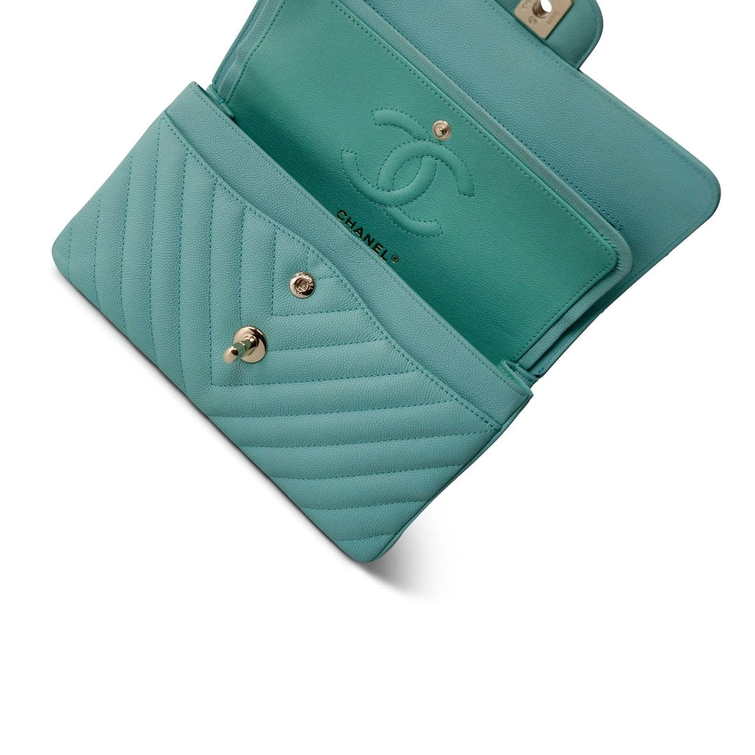 Tiffany Blue Caviar Chevron Quilted Classic Flap Small LGHW – REDELUXE