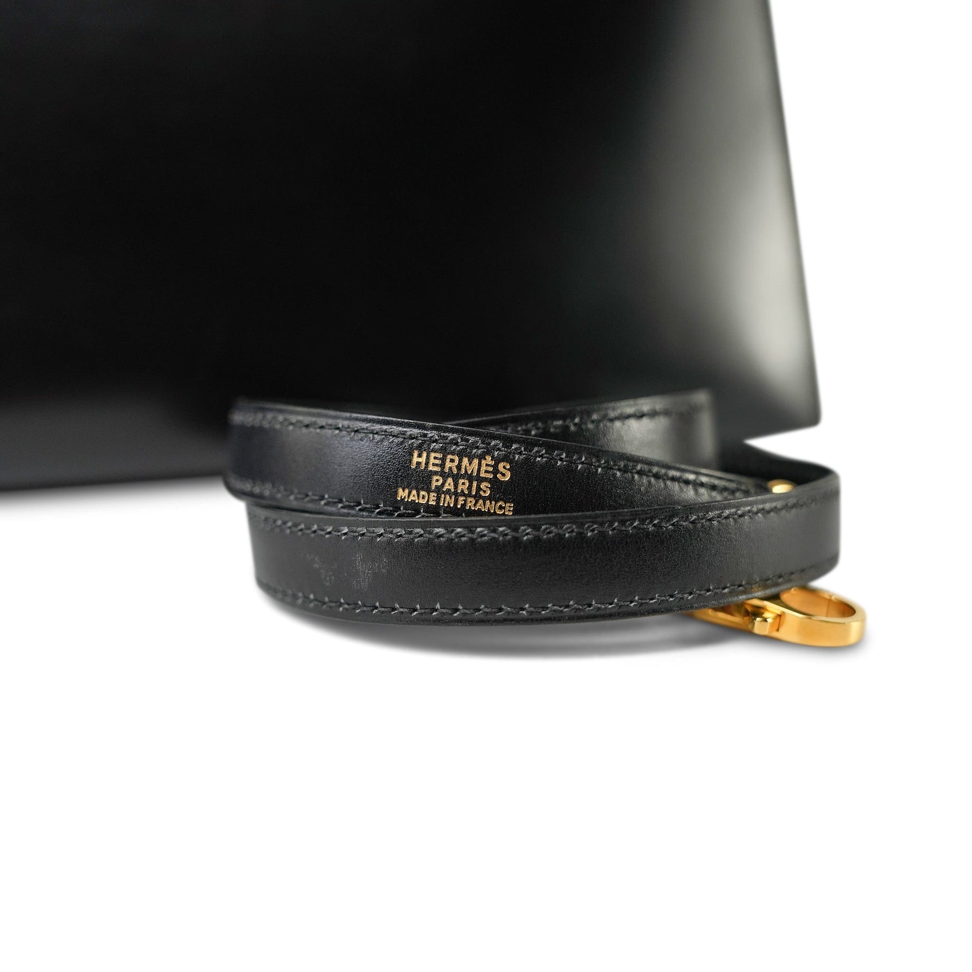 Kelly 28 Sellier Black Box Calfskin Gold Plated Y Circle Stamp – REDELUXE